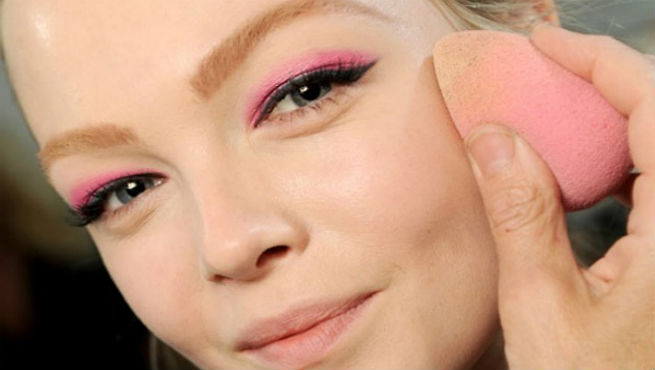 How To Use Blending Sponge The Right Way – Your Complete Guide